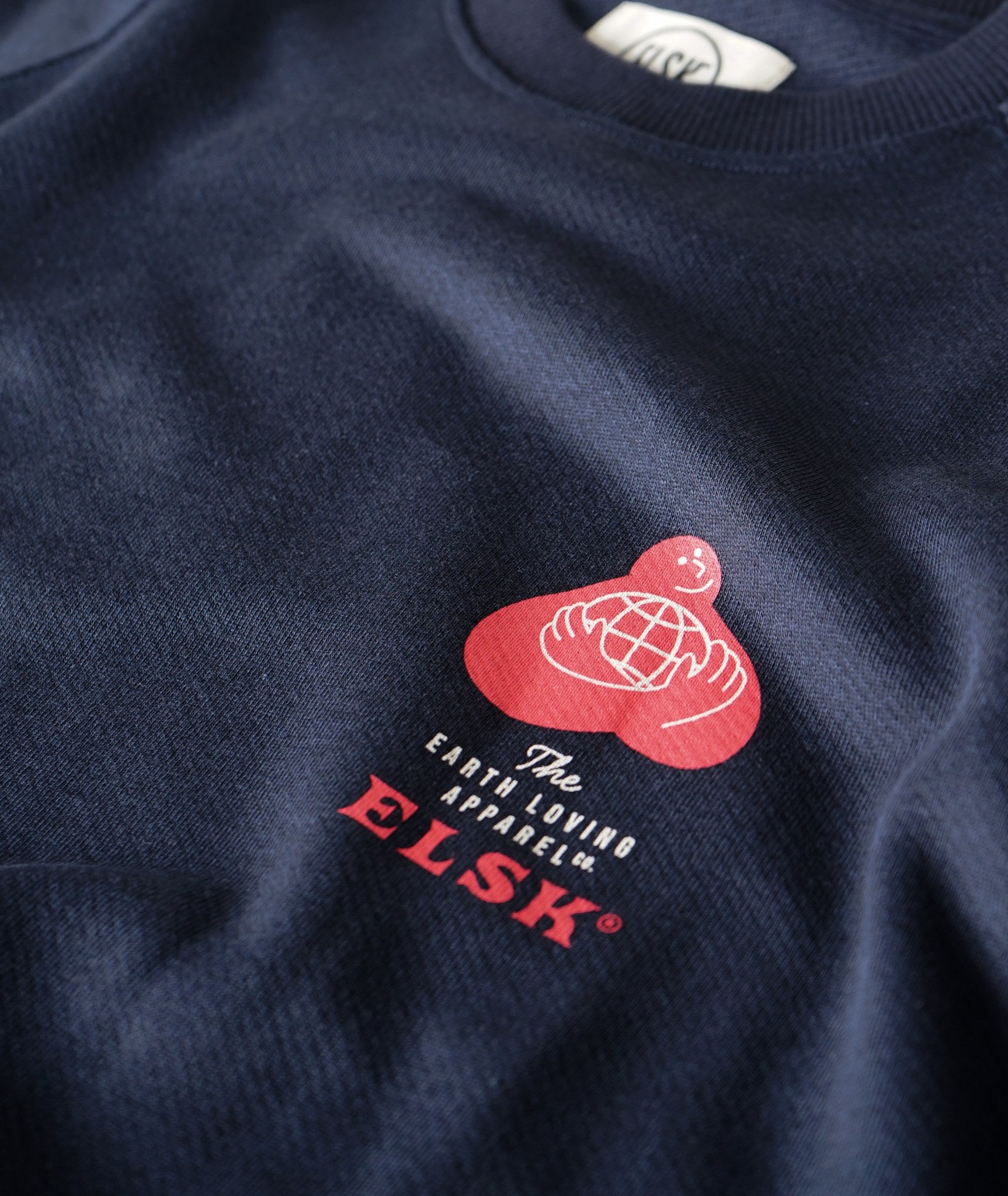 ELSK HUG MEN'S TVÆRS CREWNECK | designet med mening - produceret – ELSK®